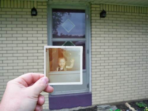 Dear Photographs ไอเดียถ่ายรูปแบบรำลึกความหลัง