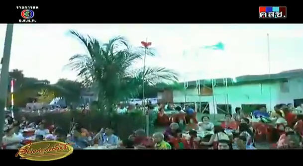 งานบวชอ่างทอง มาแปลก แขวนกางเกงในสีแดงไล่ฝน