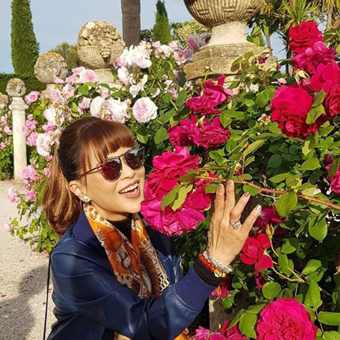 ทูลกระหม่อมฯ เสด็จฝรั่งเศส ทรงโพสต์อวยพรทุกคนสุขใจ สุขกาย ในวันวิสาขบูชา